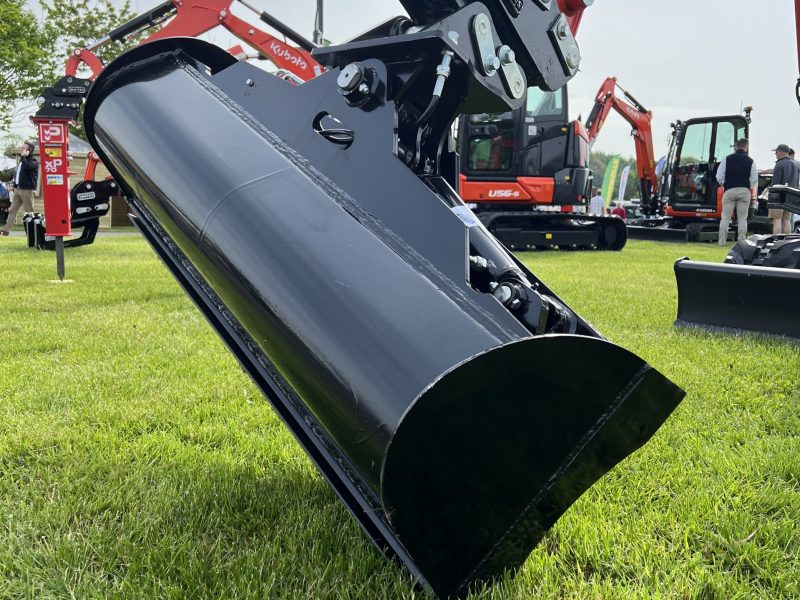 Hydraulic tilting buckets - Whites Material Handling